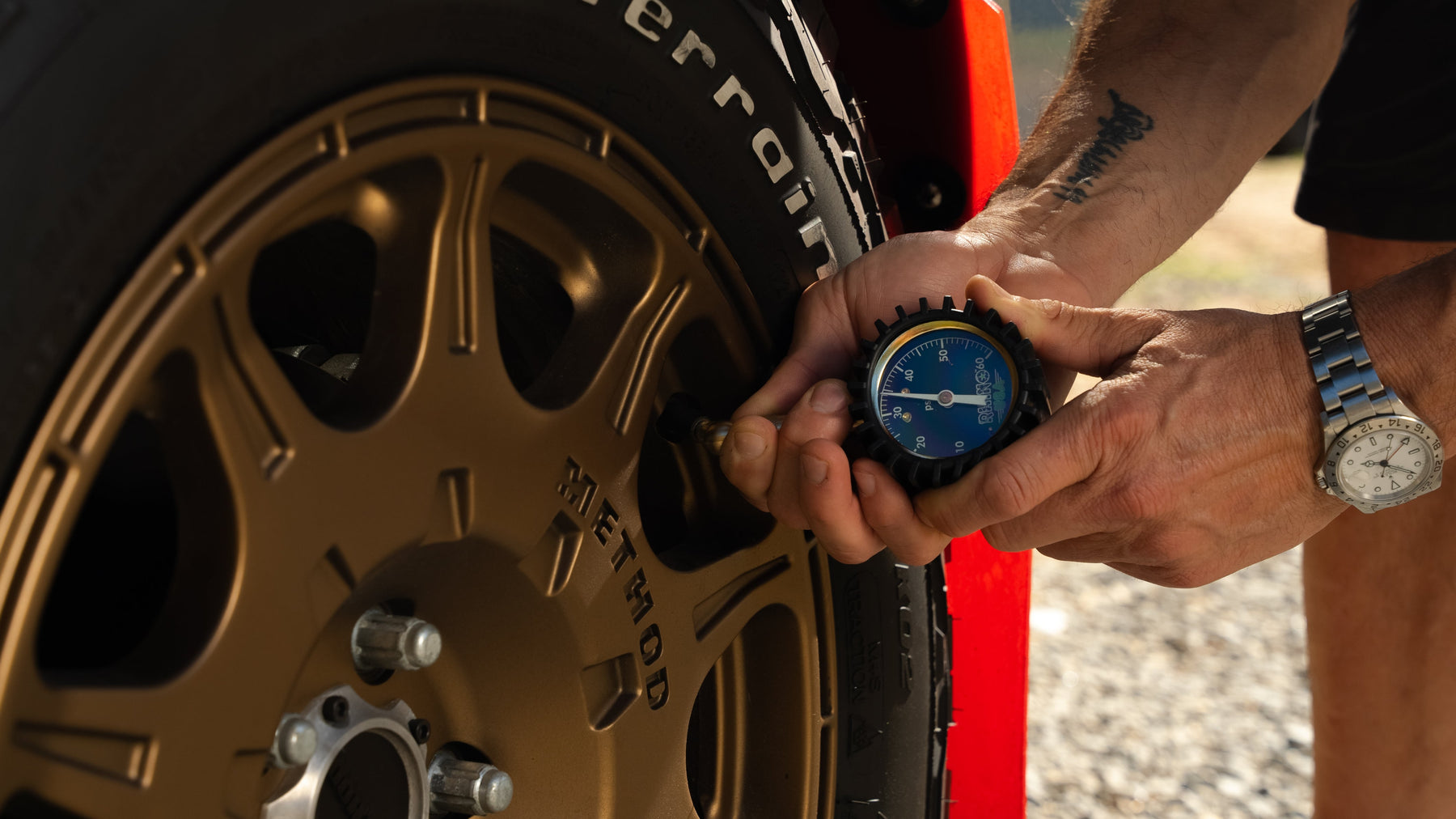 How To Let Air Out Of Tires: Using a Tire Deflator – Rhino USA